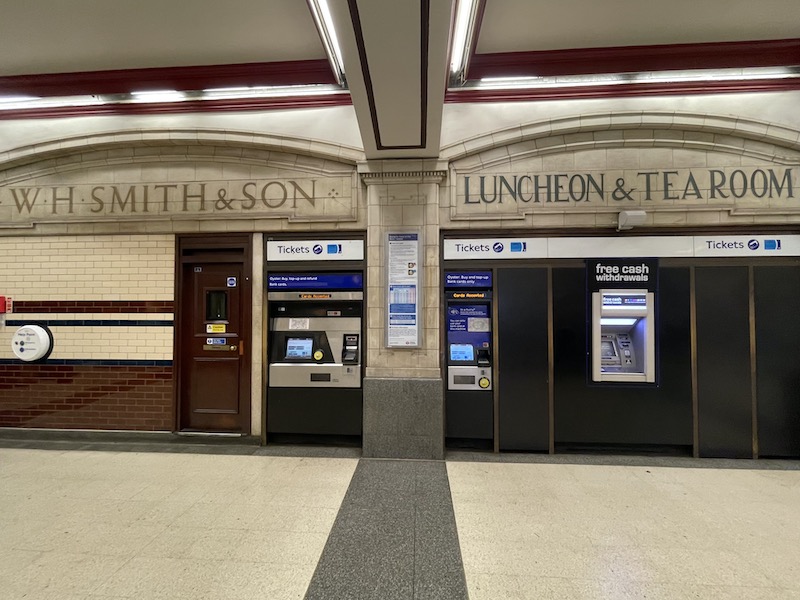 “Winding your way down on Baker Street” – BusAndTrainUser