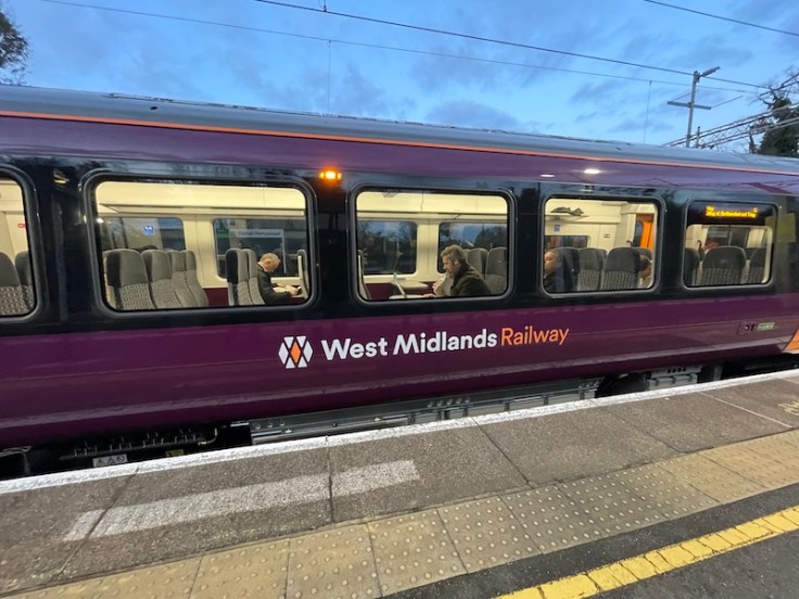 Class 730s start running for LNWR – BusAndTrainUser