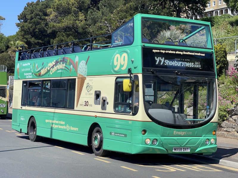 Southend’s open-top bus bonanza – BusAndTrainUser
