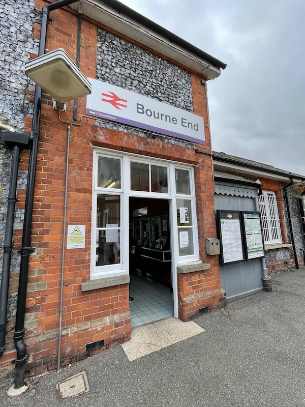 A disastrous day on the Thames Branches – BusAndTrainUser