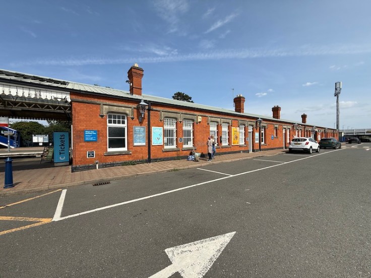 Places with two stations: 18 Bicester – BusAndTrainUser