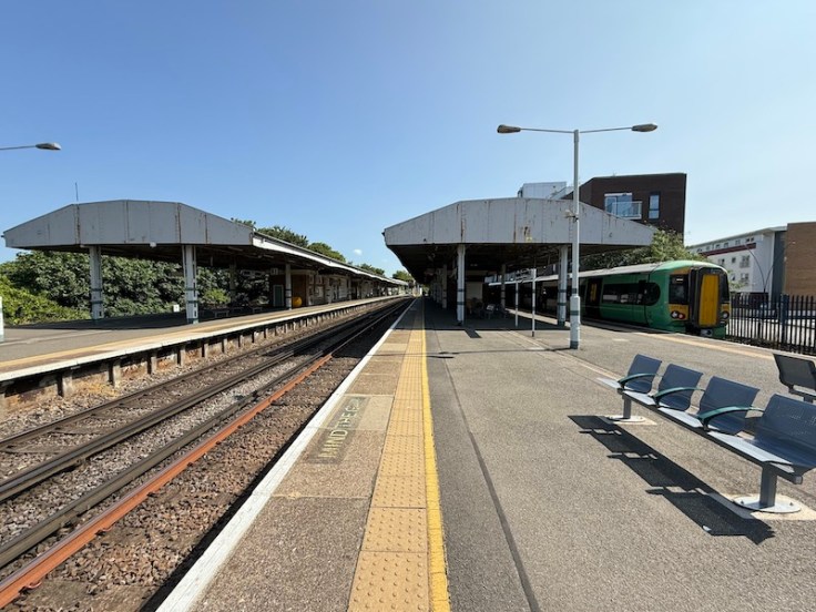 25 Places with two stations: 20A Epsom and 20B Ewell – BusAndTrainUser