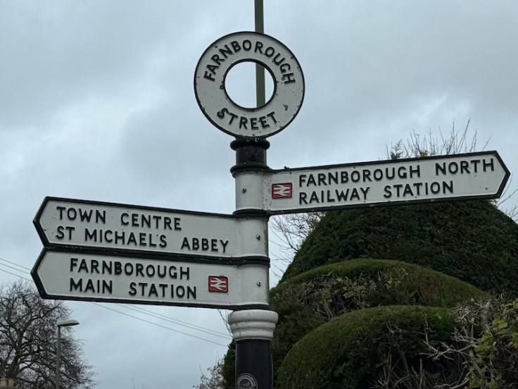 25 Places with two stations: 23 Farnborough – BusAndTrainUser